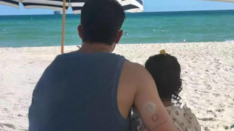 Priyanka Chopra relaxes by the beach post Diwali as Nick Jonas, Malti ...