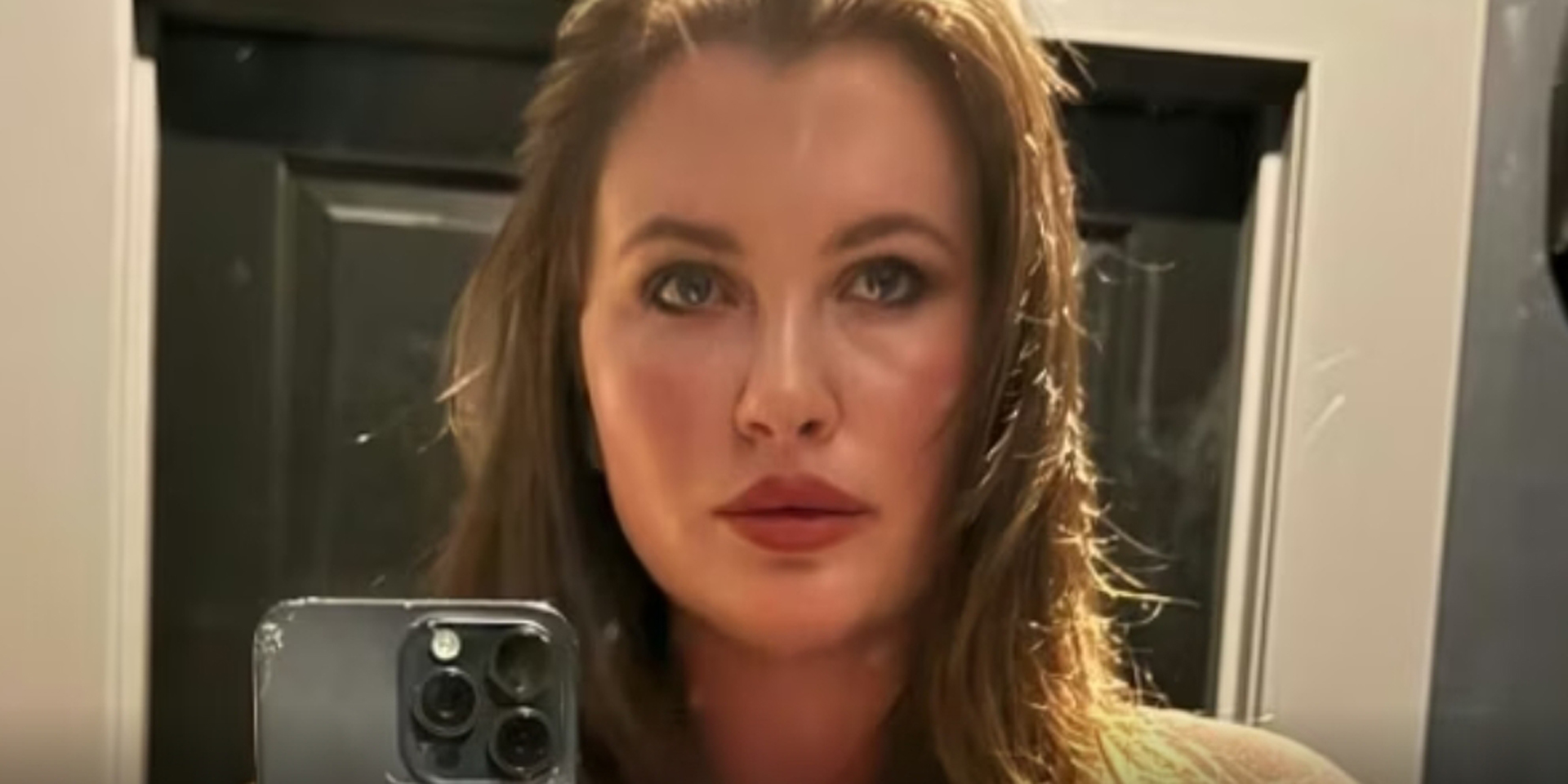 Ireland Baldwin spara ad alzo zero su papà Alec e mamma Kim Basinger ...