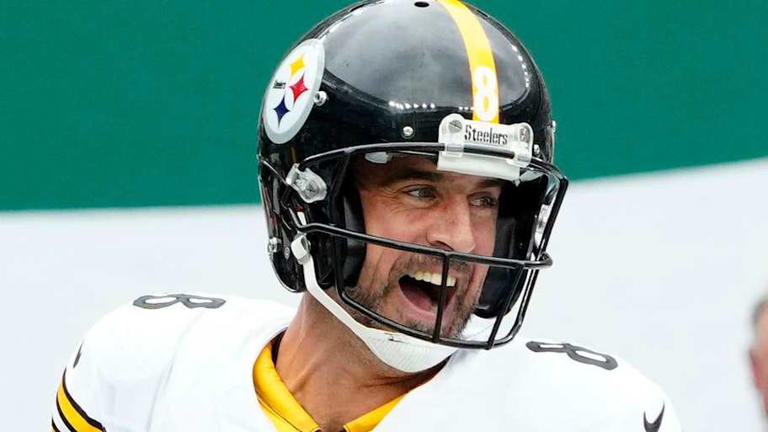 Packers Rave About ‘Old Man’ Aaron Rodgers, Who Keeps Old Nickname