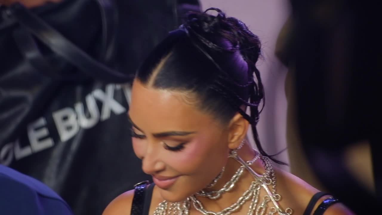 All's Fair: Kim Kardashian, Naomi Watts and other co-stars mingle with ...