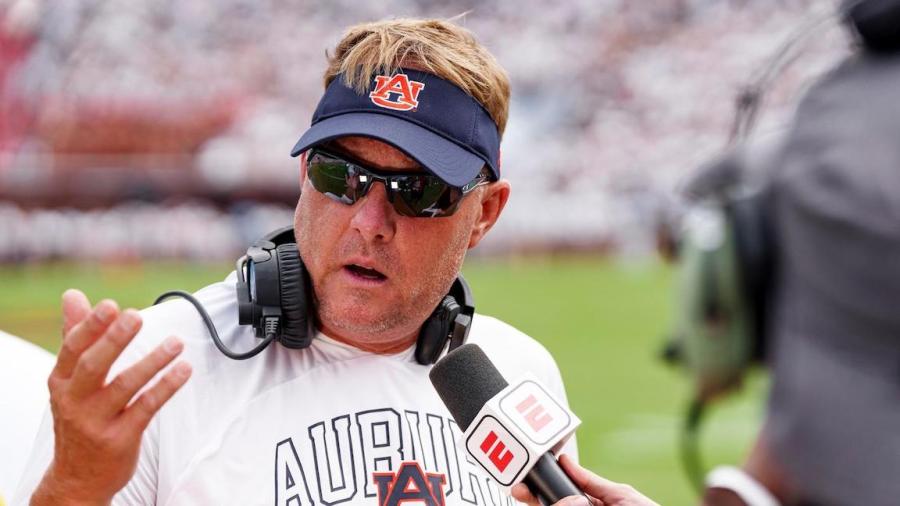 Freeze may use three Auburn quarterbacks against Arkansas on Saturday
