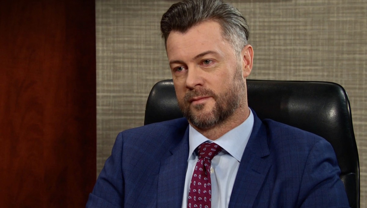 EJ Hires Mark to Work in His Sketchy Lab [Recap]