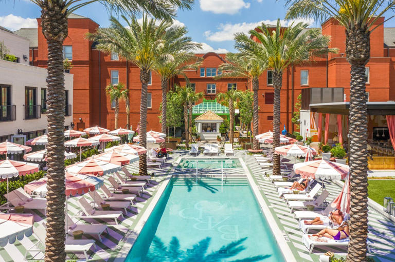 7 Savannah Hotels That Are Worth a Trip to the 'Hostess City of the ...