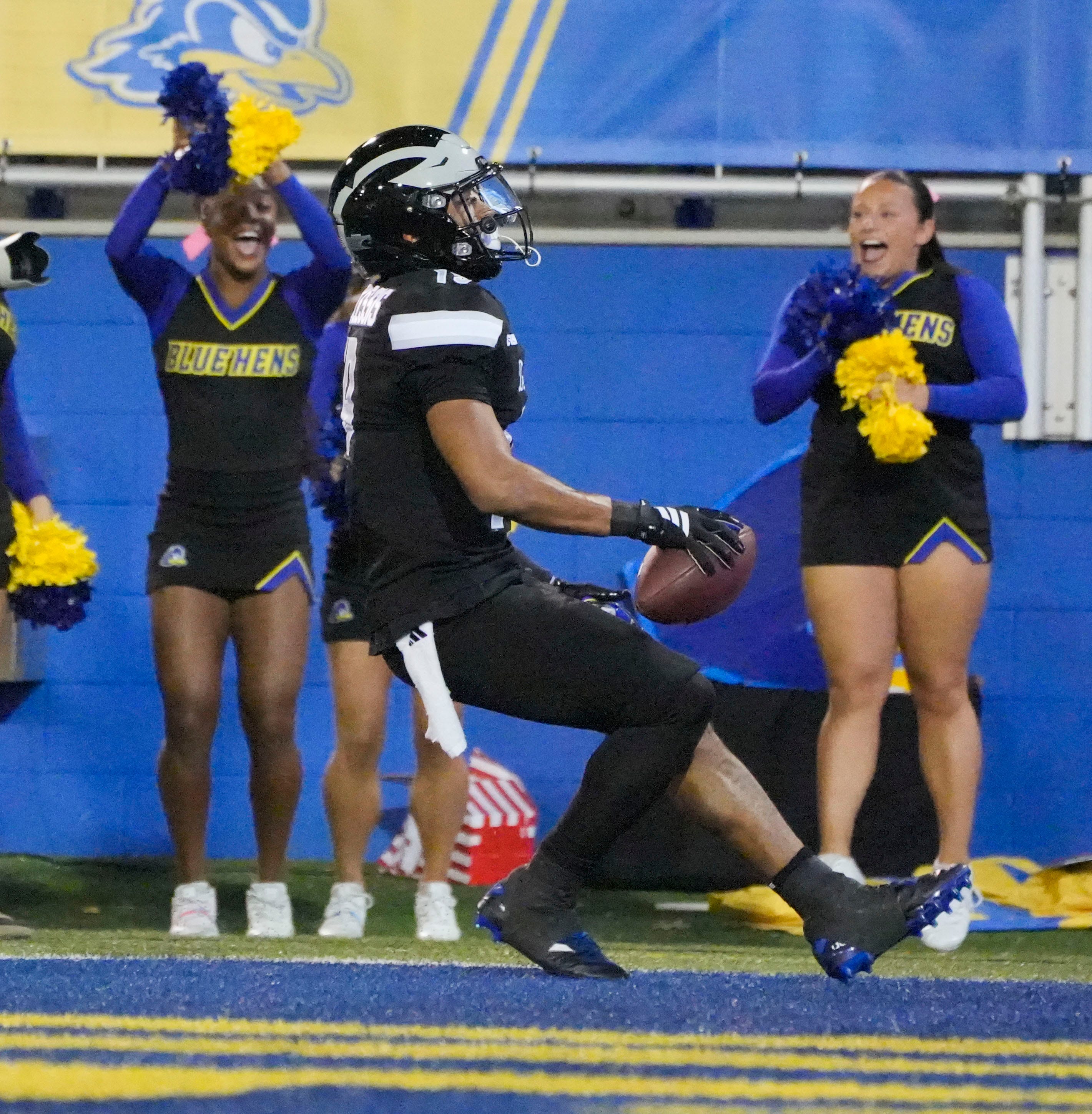 Nick Minicucci throws 4 TD passes, Delaware downs Middle Tennessee in ...