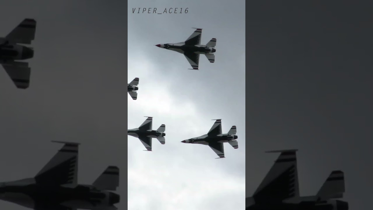 Thunberbirds Simultaneous Aileron Rolls