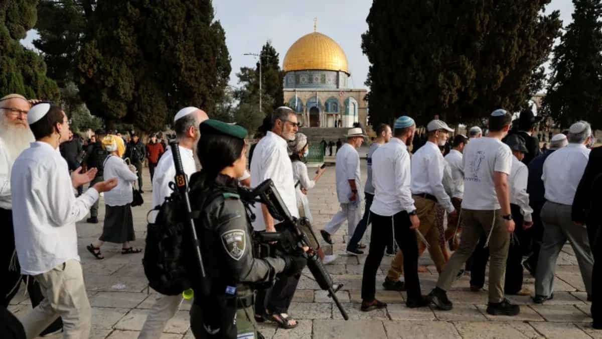 Israeli excavations beneath Al-Aqsa Mosque risk collapse, warns ...