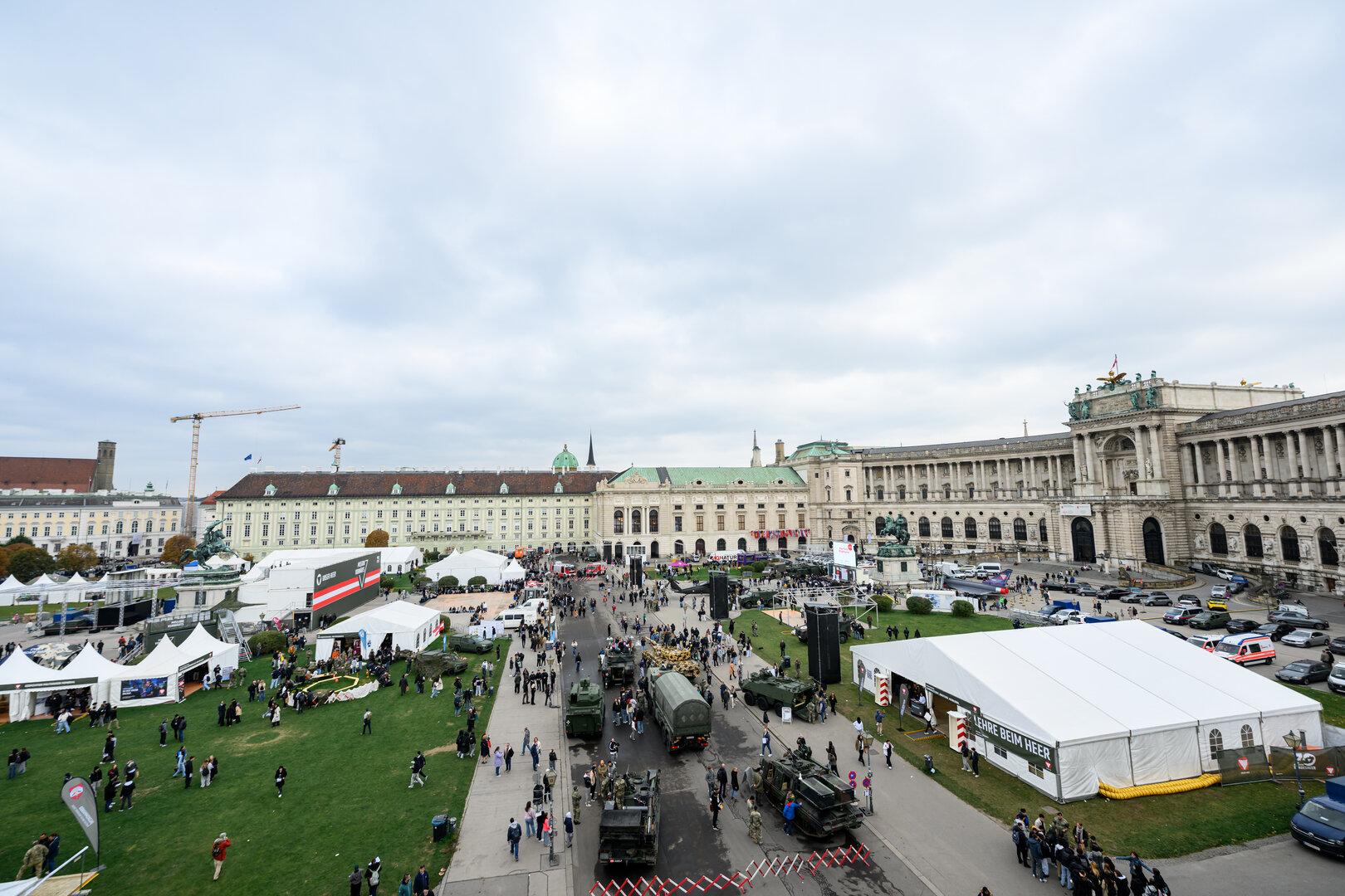 Am Nationalfeiertag findet eine Mini-Parade über den Heldenplatz statt