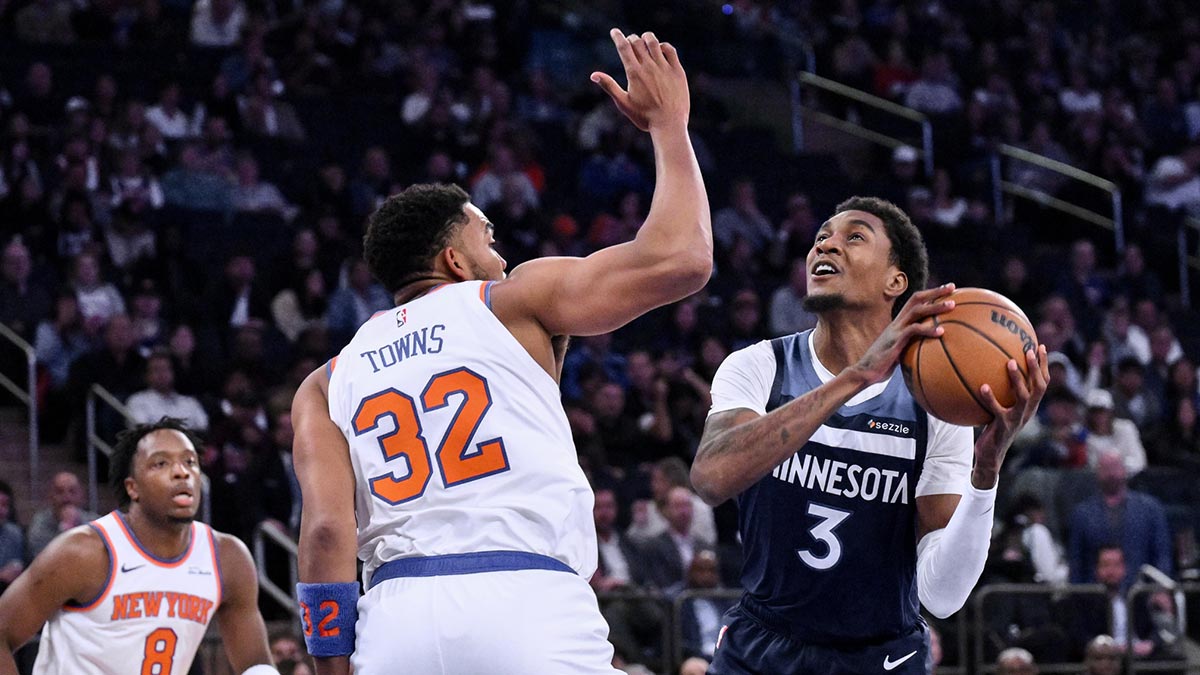 Jaden McDaniels posterizes Blazers rookie Yang Hansen