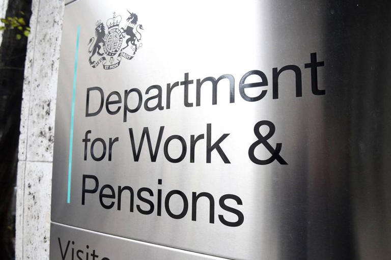DWP numbers show 1.9 million expats claim benefits in UK – and they ...