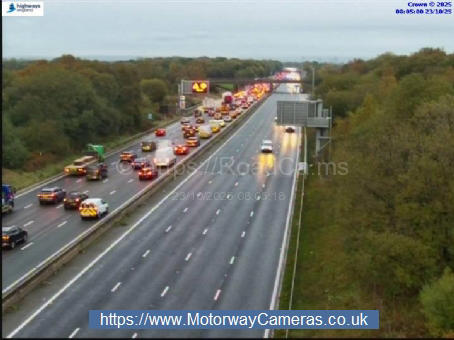 Multi-vehicle collsion on M62 shuts three lanes and causes long delays ...