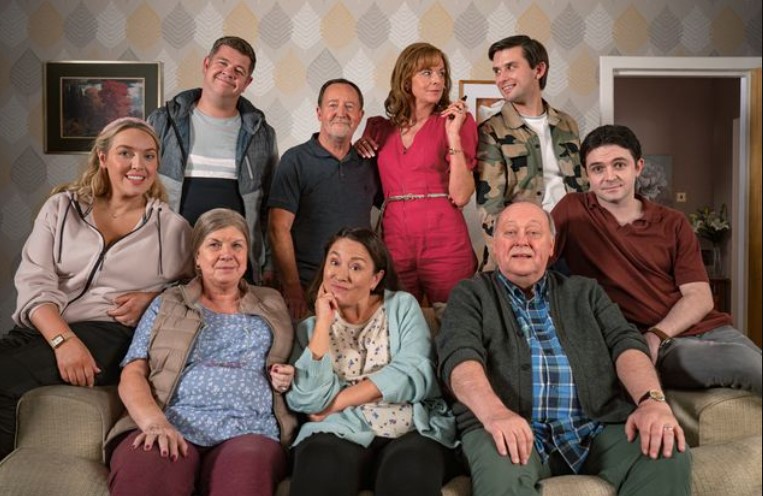 Two Doors Down cast to reunite for live stage show at Glasgow's Hydro ...