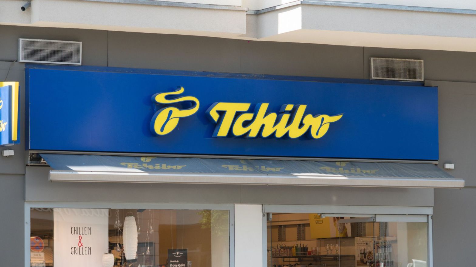 Ideal zum Mitnehmen: Bei Tchibo gibt’s das perfekte Sporthandtuch fürs ...