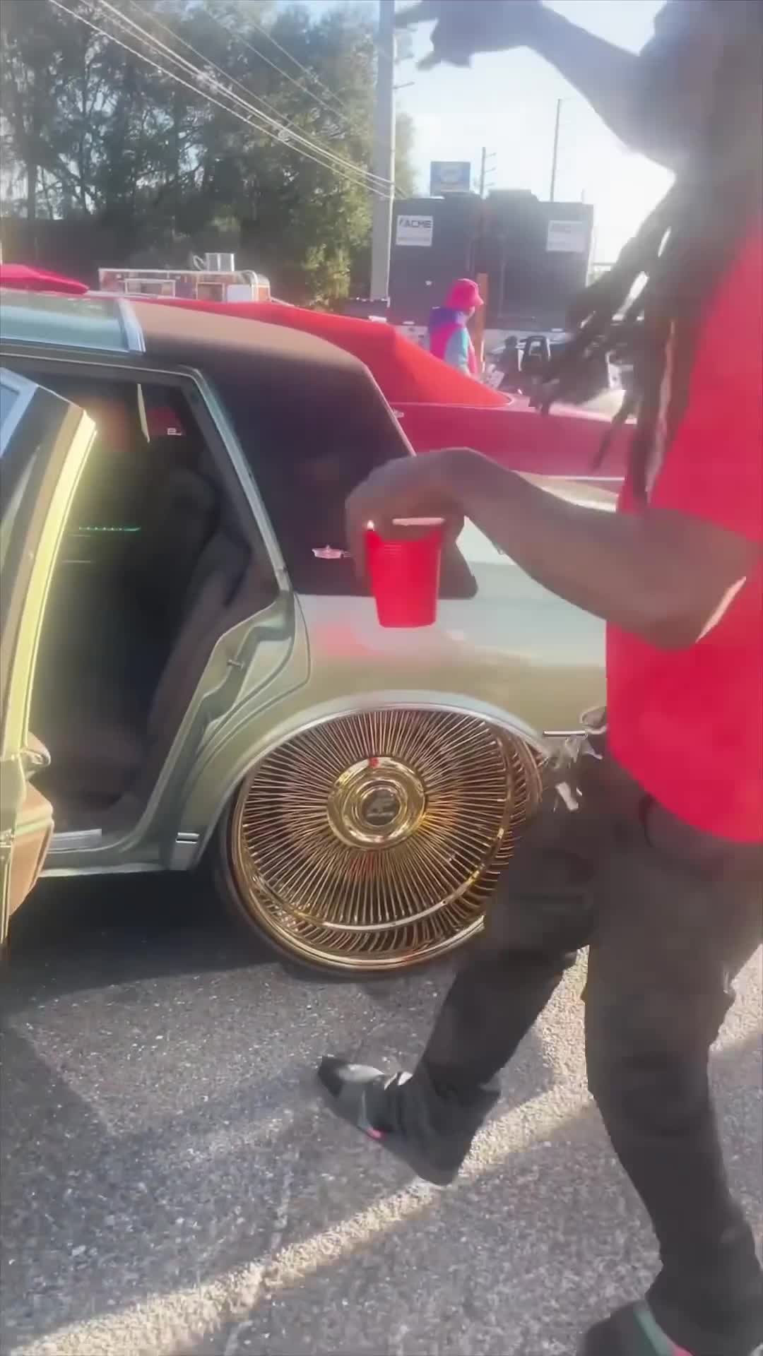 Homie jamming out the box Chevy on gold 6's