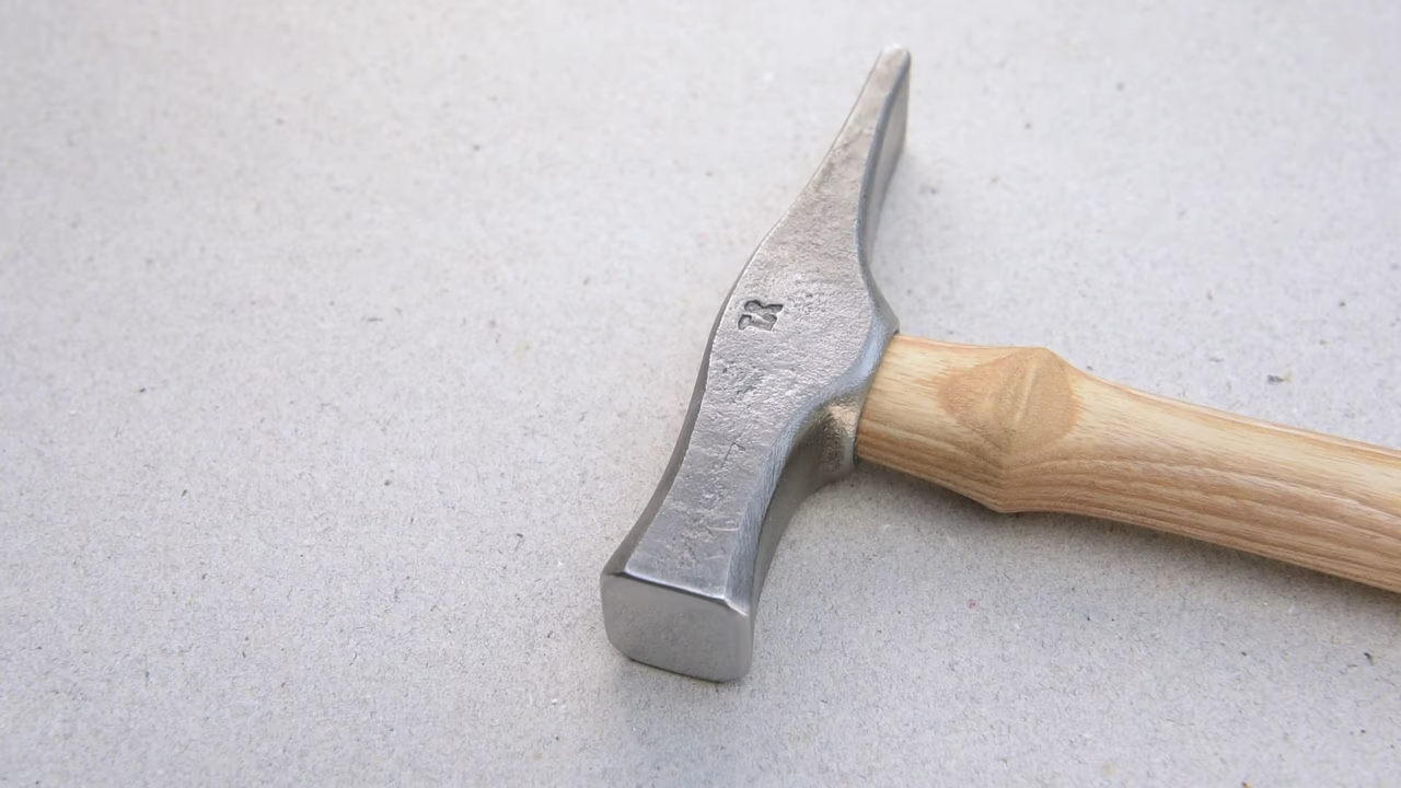 This Is How a Tinner’s Hammer Is Forged from Raw Steel