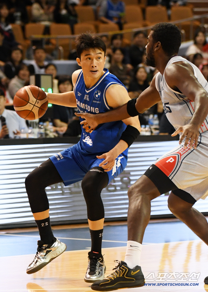 Lee Dae Sung quickly crossed
