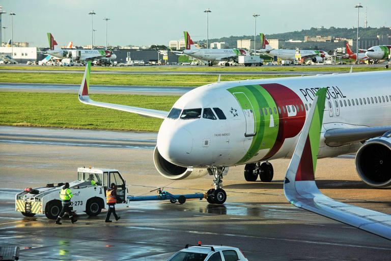 Avião da TAP raspa cauda na pista durante descolagem em Roma e é ...
