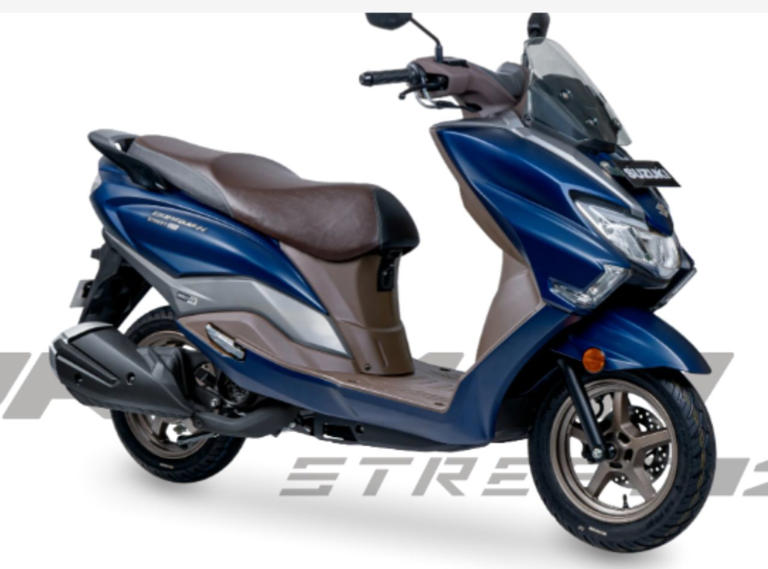 Pertarungan Skuter Premium 150cc: Honda PCX 160 vs Yamaha Tech Max ...