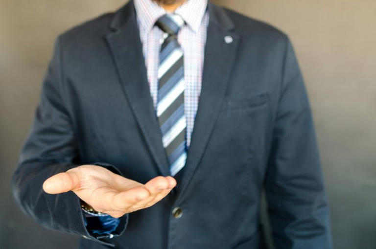 What Your Body Language Tells Women Before You Even Speak