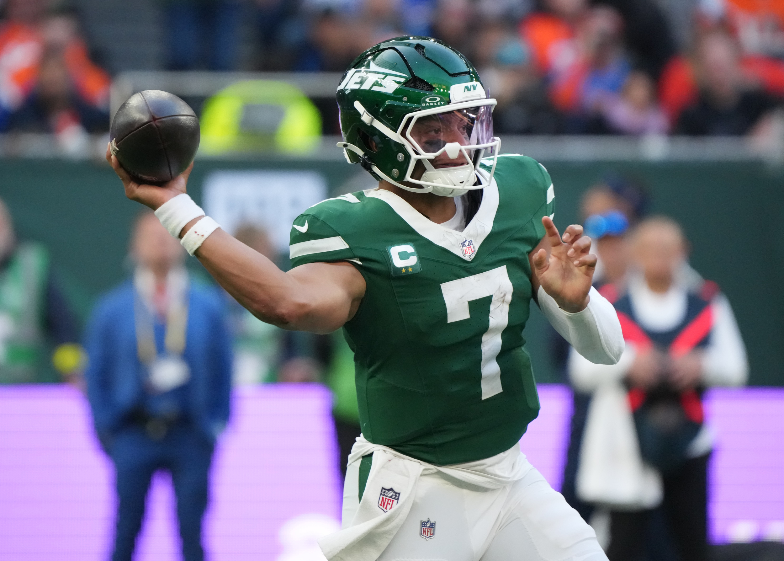 Jets' Justin Fields responds to controversial Woody Johnson comments