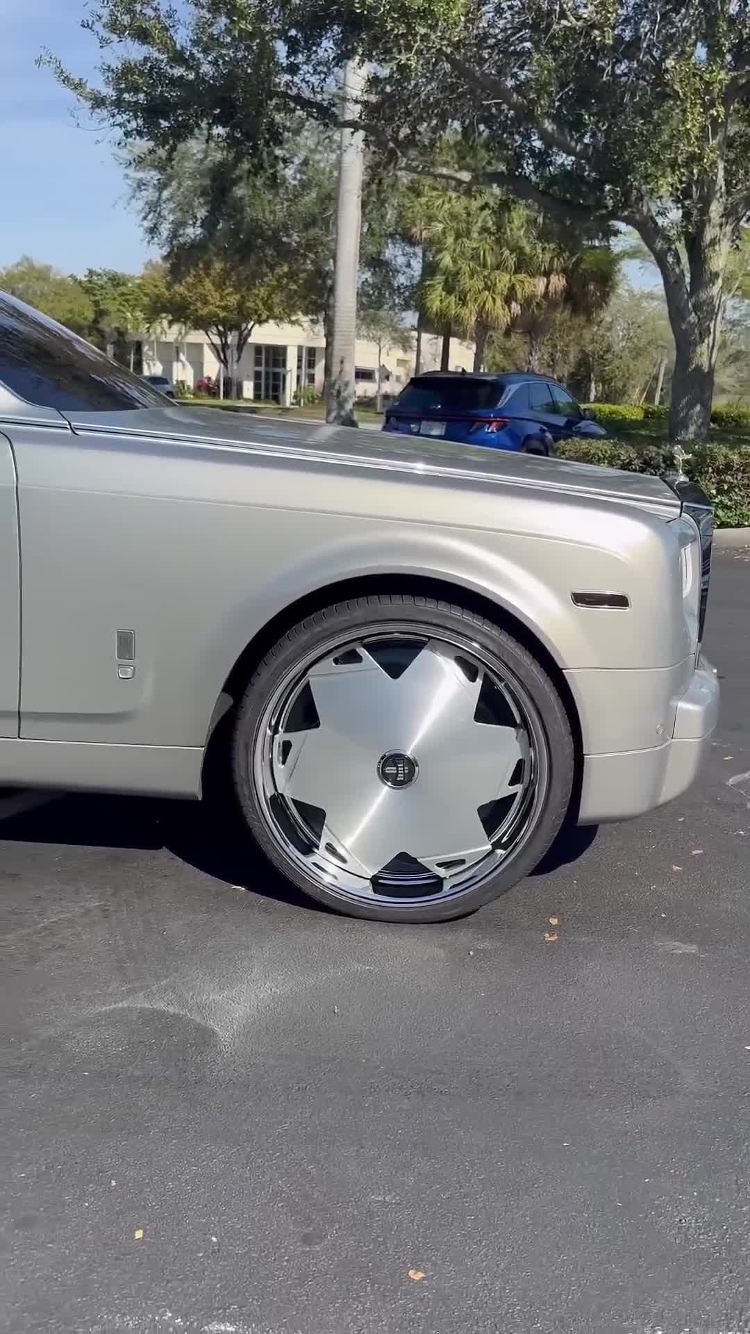 Rolls-Rolls Phantom on 26” DUB Floaters
