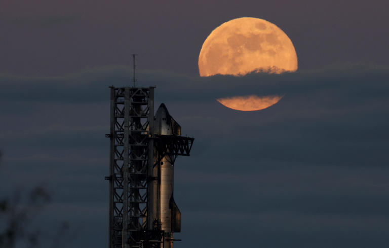 November's full moon, the beaver moon, is a supermoon. What to know ...