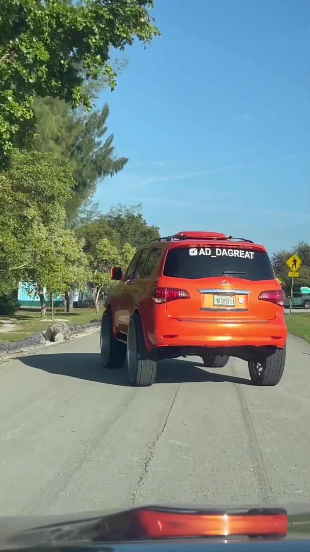Infiniti QX on 34’s Swervin Into the Carshow