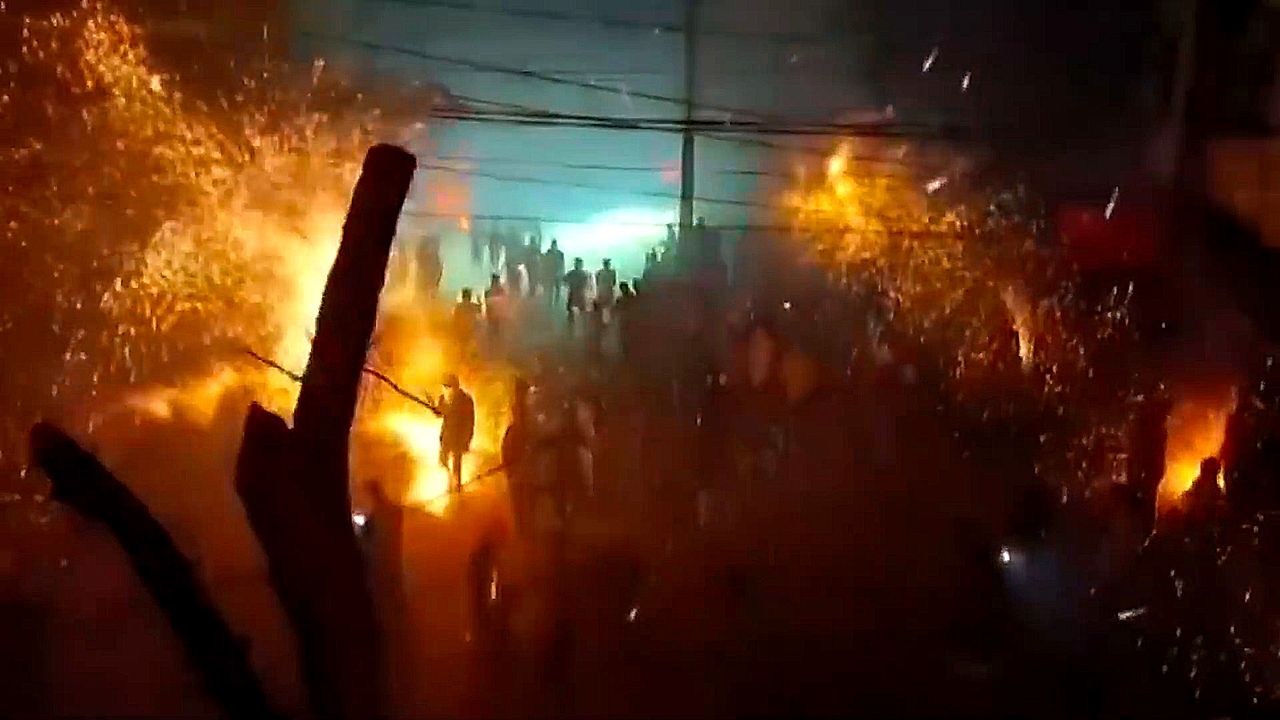 Indian city turns into battlefield as locals hurl gunpowder-filled ...