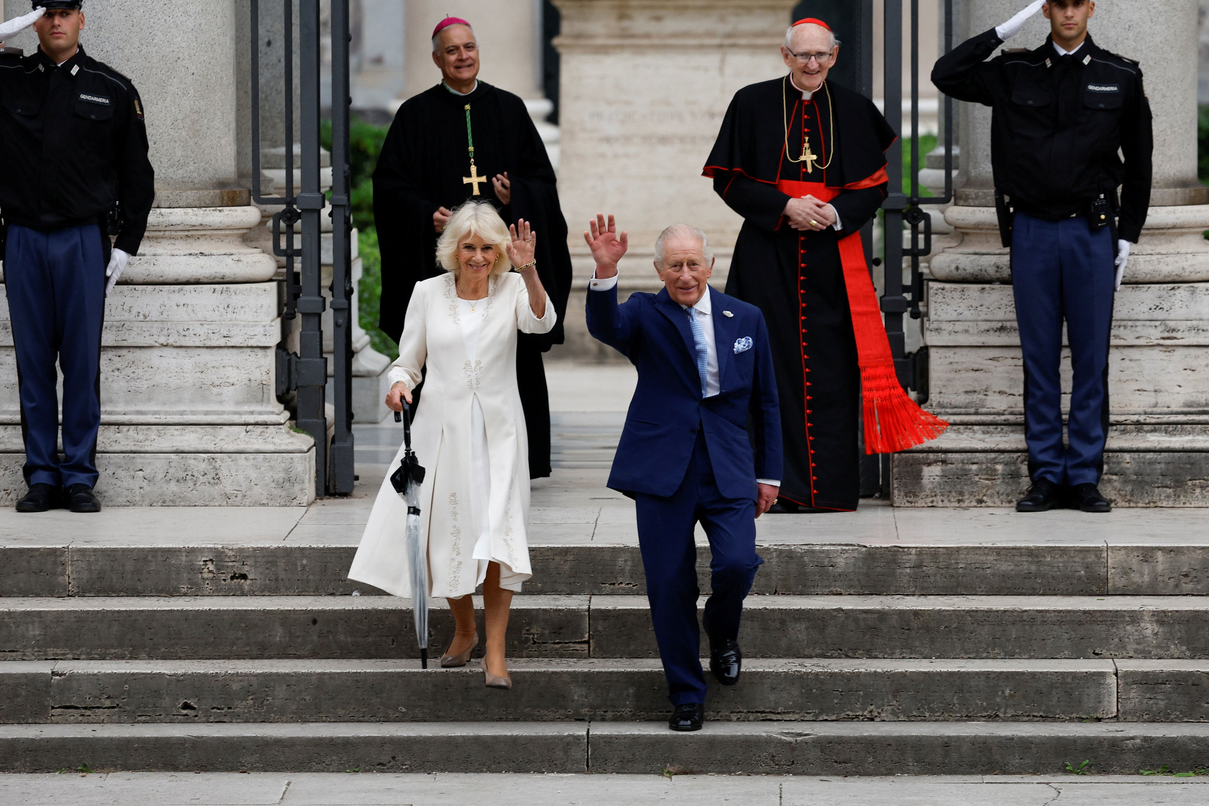 King Charles joins Pope Leo in historic prayer during Vatican visit