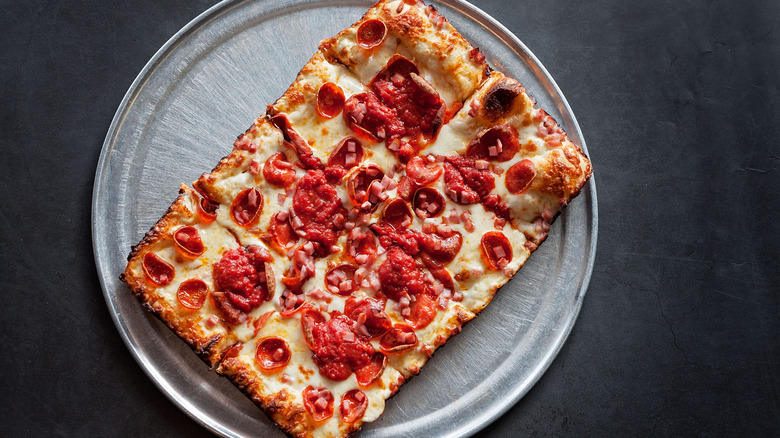 The Untold Truth Of Detroit-Style Pizza