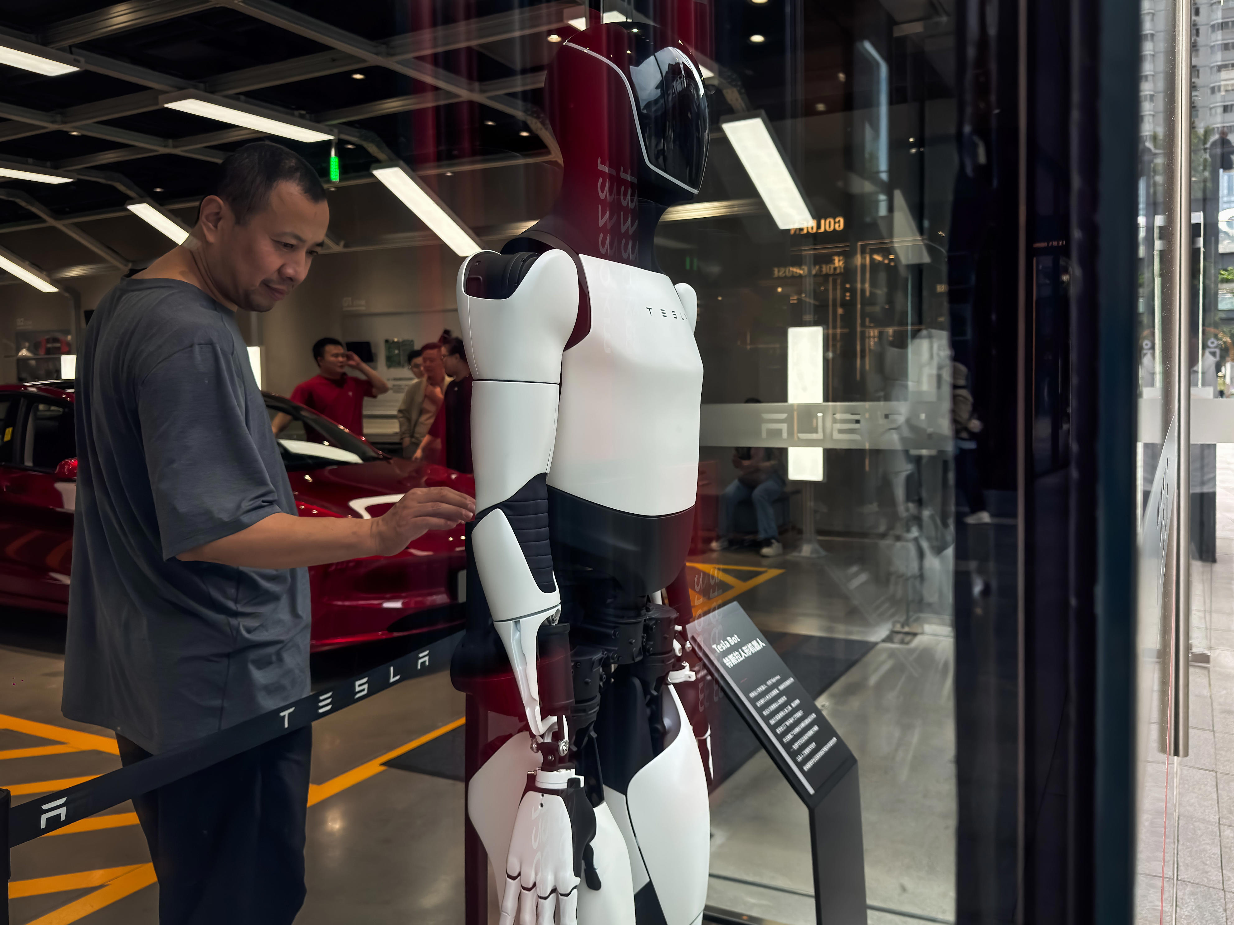 Elon Musk says Optimus will be an 'incredible surgeon'