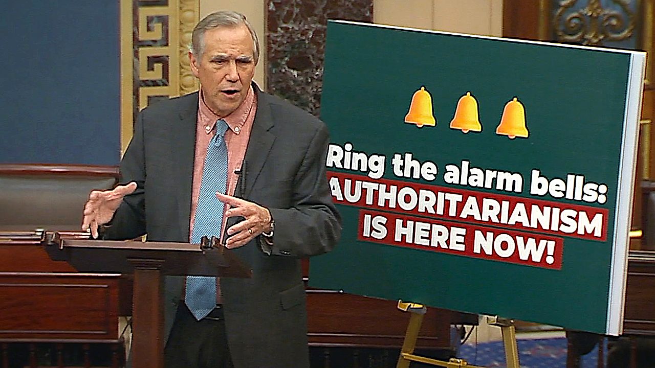 Endlosrede: US-Senator Jeff Merkley spricht knapp 23 Stunden gegen ...