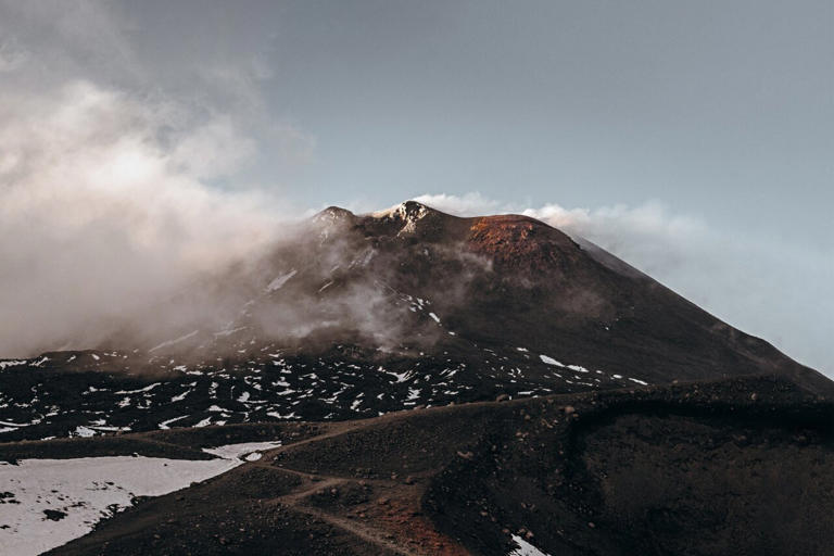 Mount Etna eruptions reveal carbon dioxide and water can trigger ...