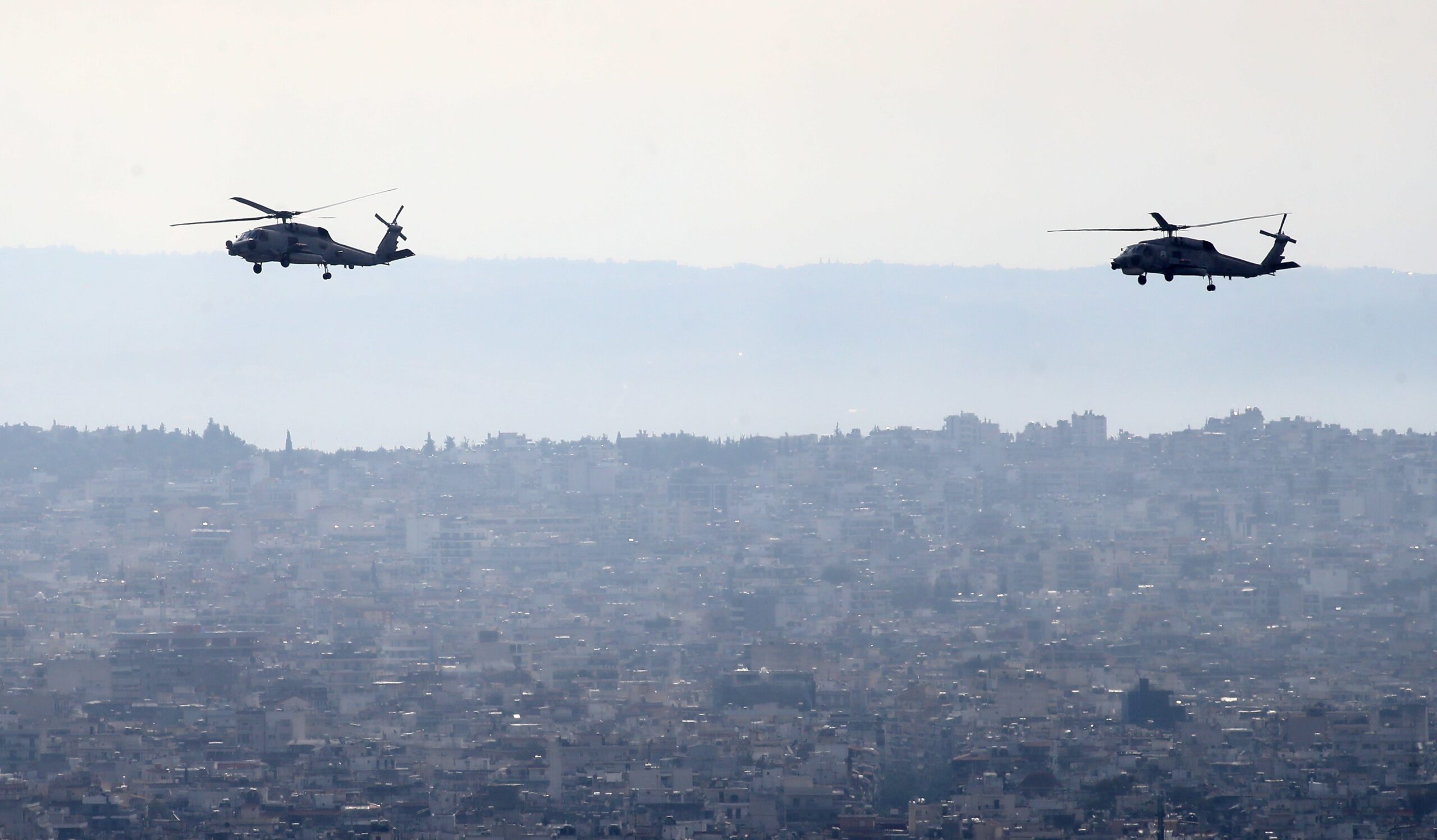 Θεσσαλονίκη: Εικόνες από τη δοκιμαστική στρατιωτική παρέλαση ενόψει ...
