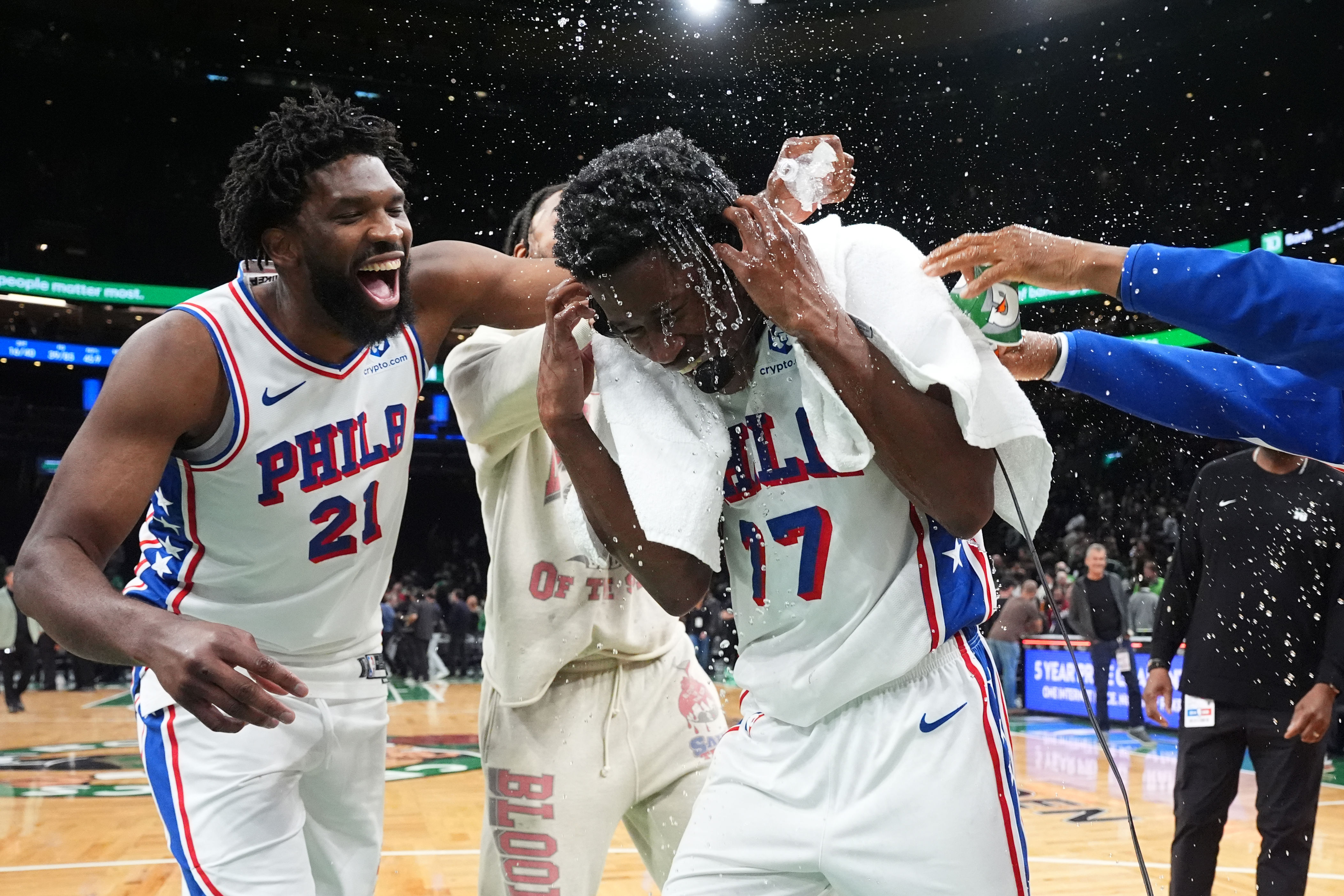 Watch VJ Edgecombe score a Sixers’ record 34 points in his NBA debut
