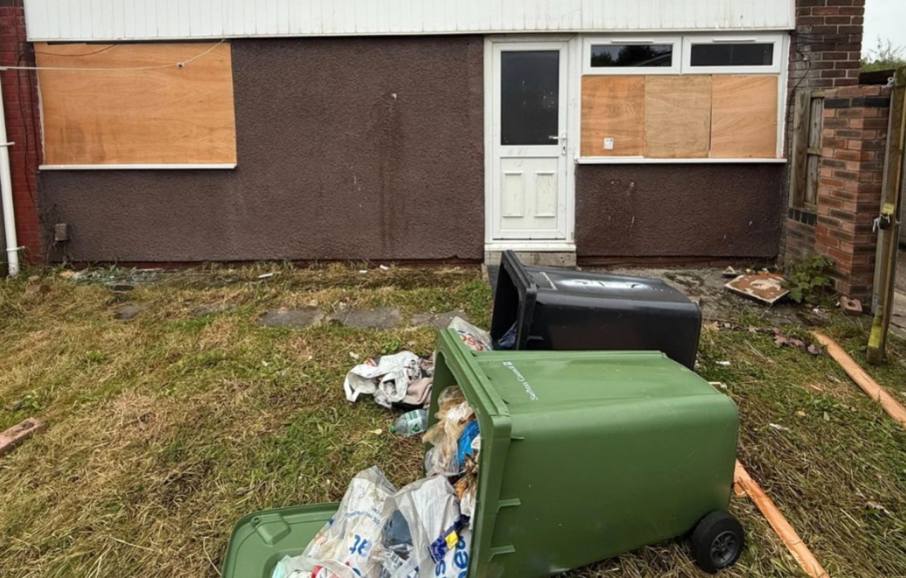 'They don't give a toss': Growing fly-tipping fury in Bootle as locals ...