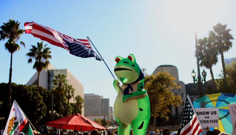 How inflatable costumes ballooned at anti-Trump rallies due to a ...