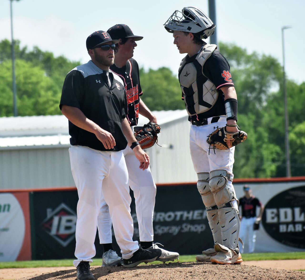 Edwardsville’s Sabatino wins national assistant coach of the year honor