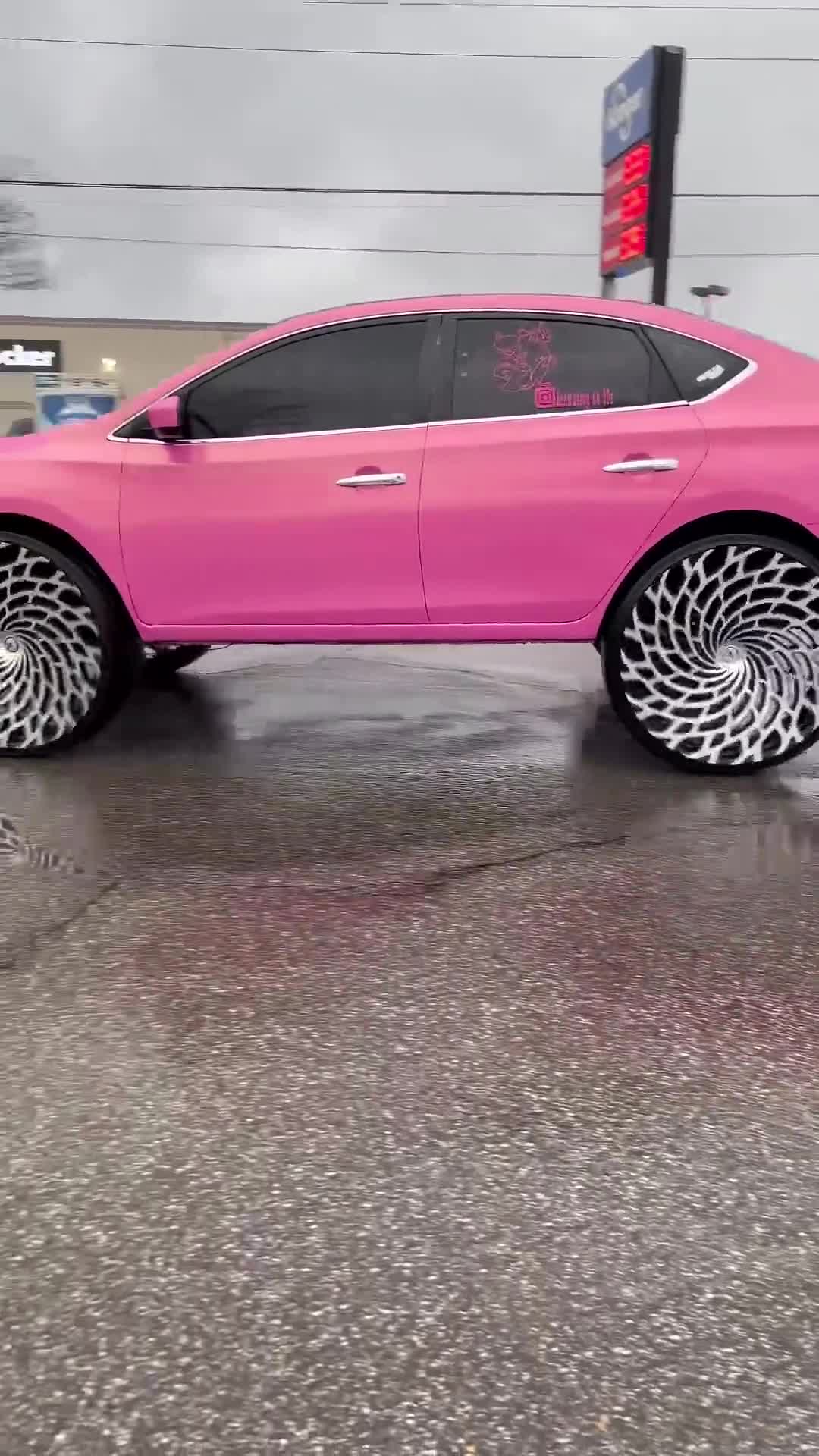 Pink Nissan Sentra on 30’s Riding