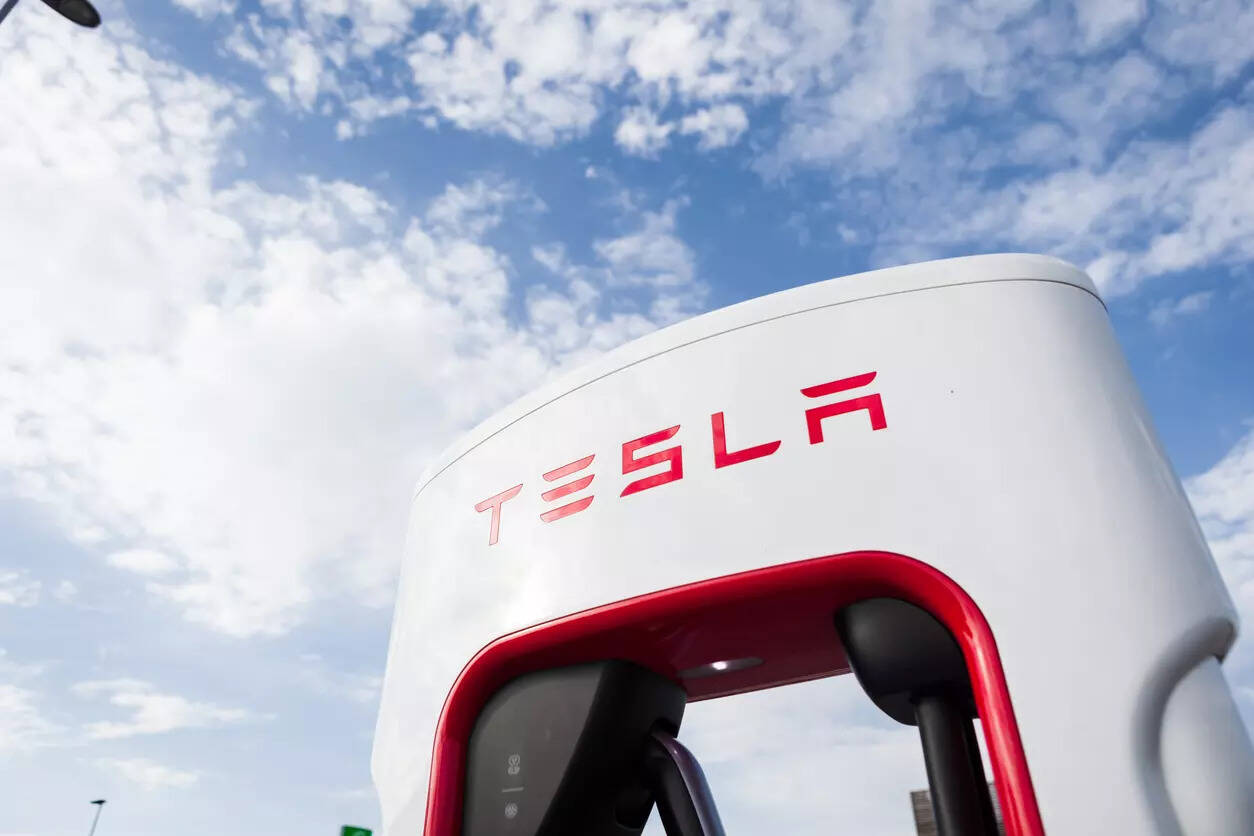 Tesla robots take over? Major company snaps up 10,000 units, raising ...