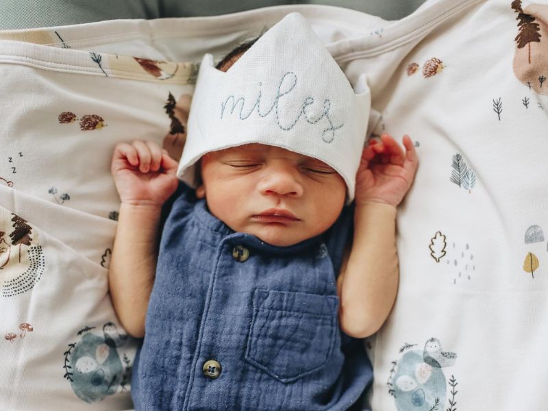 76 Sweet Baby Names That End With ‘S’—From Iris to Wells