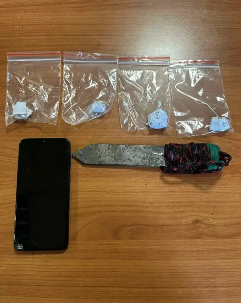 Συναγερμός στις φυλακές Τρικάλων: Μαχαίρι, κινητά και ναρκωτικά μέσα ...
