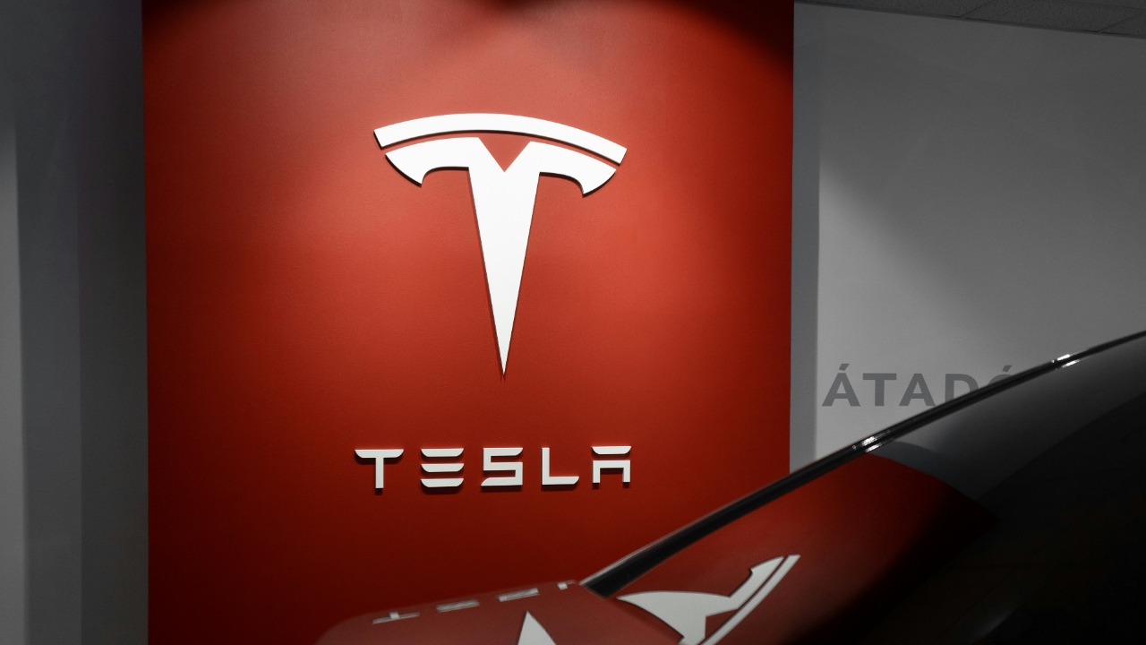Wireless power breakthrough brings Tesla’s vision closer to reality