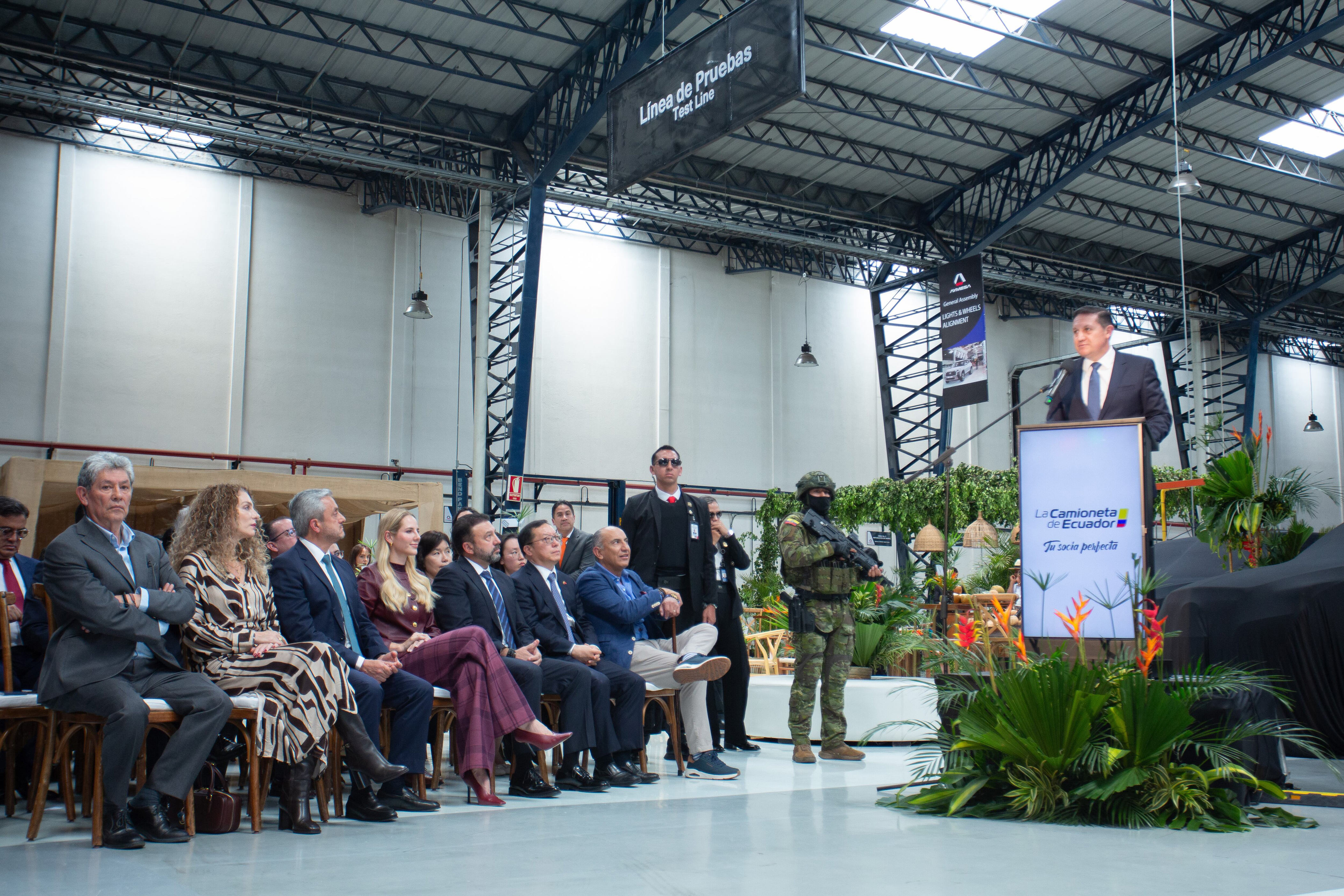 ARMACAR y AYMESA presentan “La Camioneta de Ecuador” y donan la primera ...