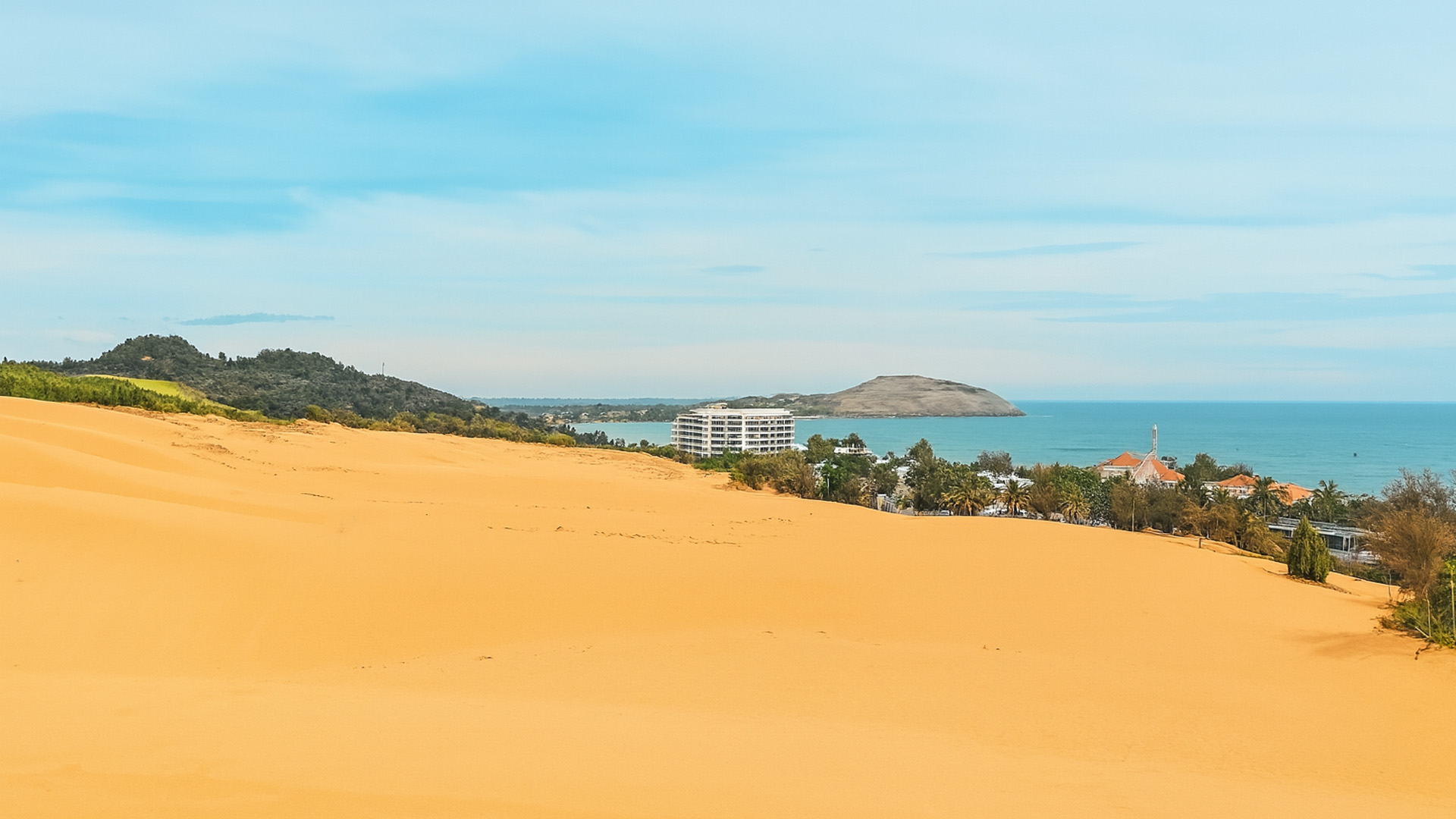 Dunes de sable rouge et côte à Mui Ne, Vietnam en 4K