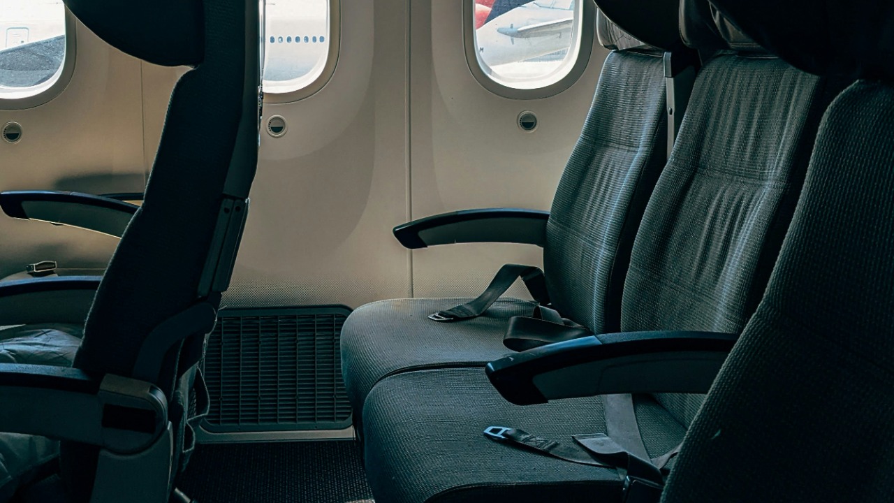 Why Boeing windows rarely align with passenger seats