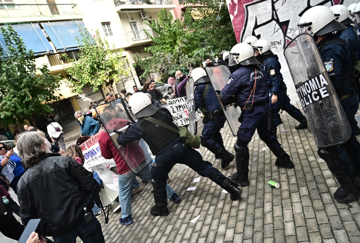 Η Ζαχαράκη πήρε τηλέφωνο τον Χρυσοχοΐδη για το ξύλο στη συγκέντρωση των ...