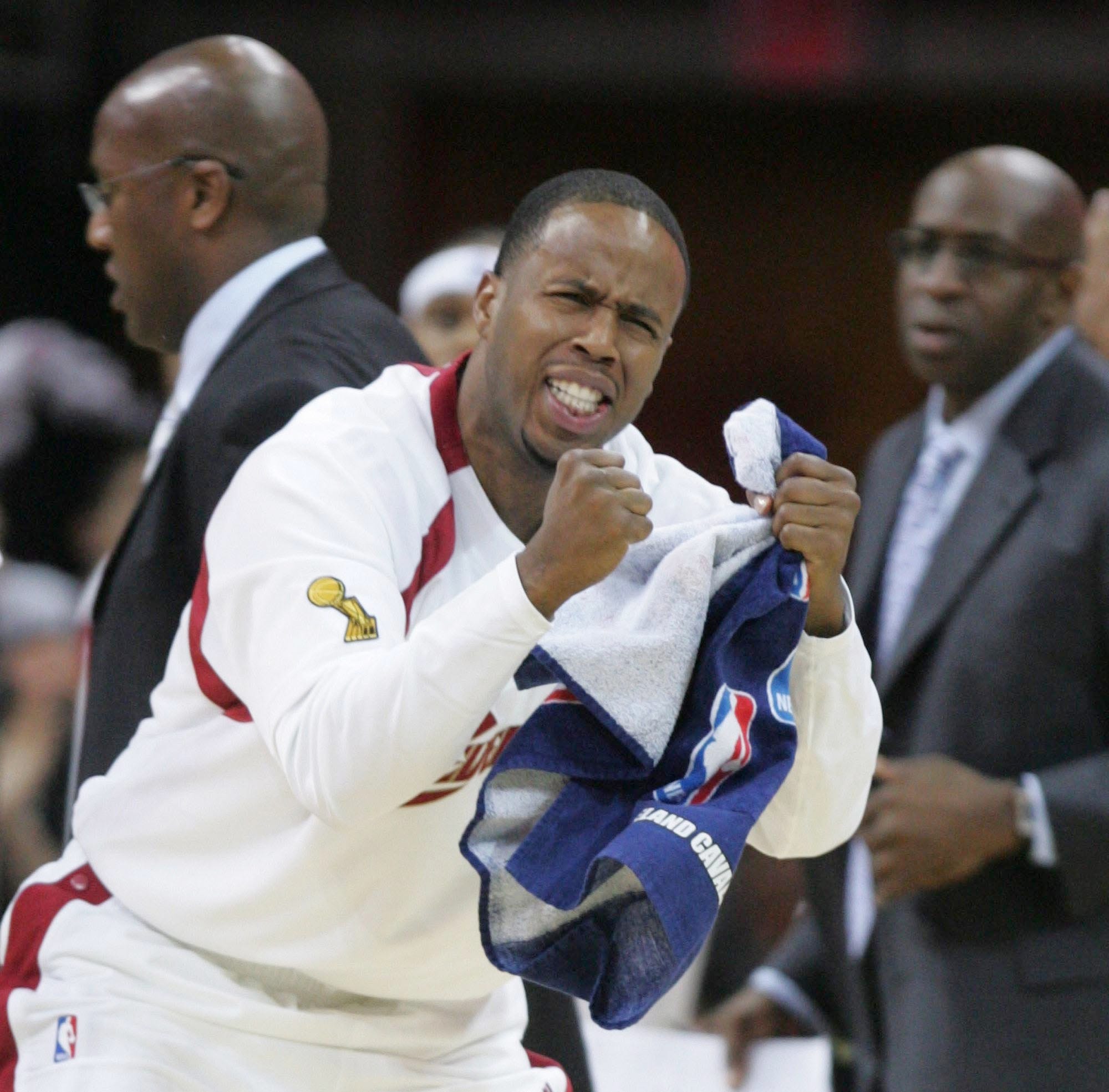 Former Cleveland Cavaliers player, coach Damon Jones accused of illegal ...