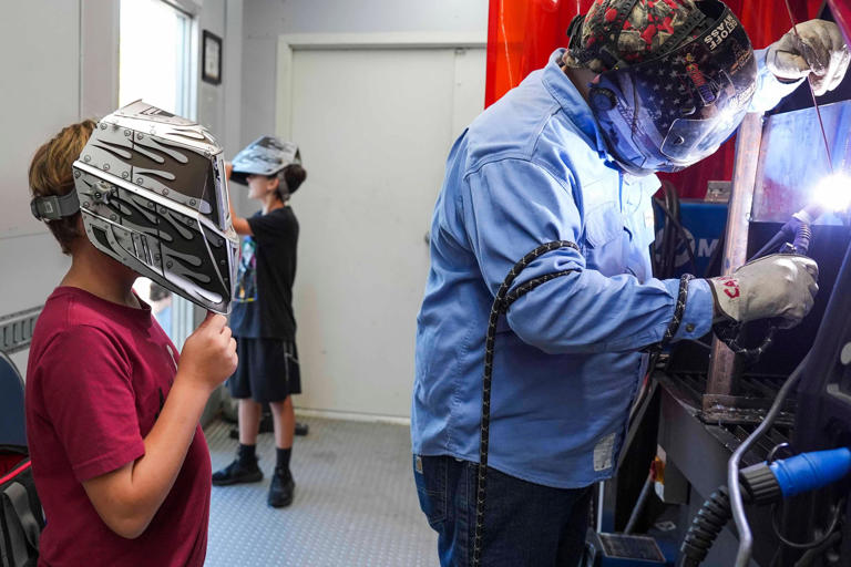 Oak Ridge students learn about STEM jobs at Atomic Education Summit ...