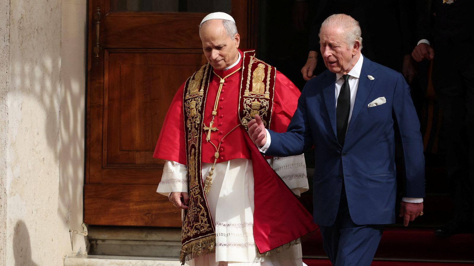 King and Pope walk side by side after prayer