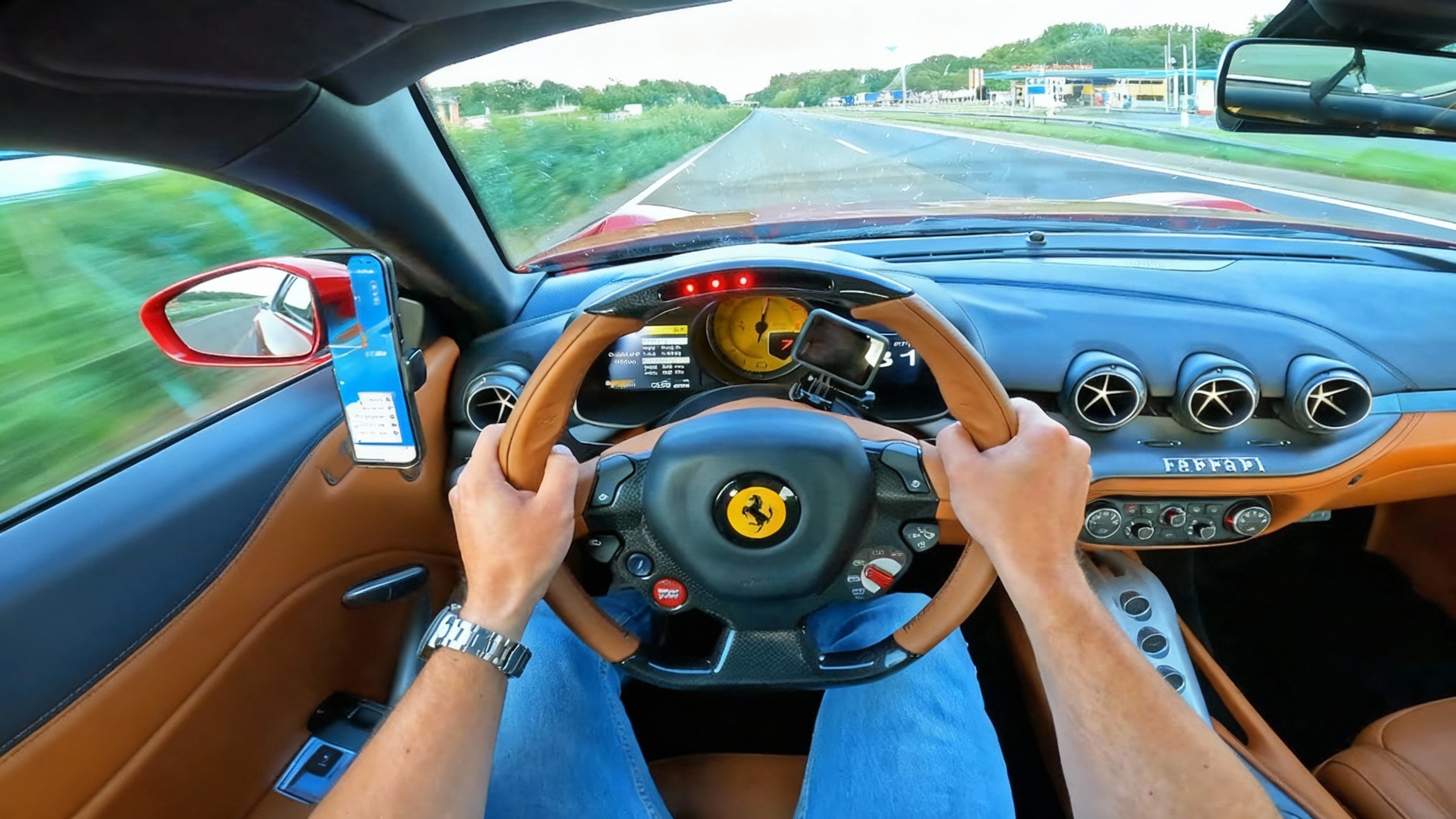 Ferrari F12 V12 Roars to 337km/h on Open Autobahn